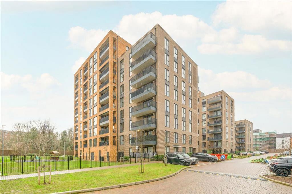 Bowen Drive, London SE7 2 bed flat - £2,250 pcm (£519 pw)