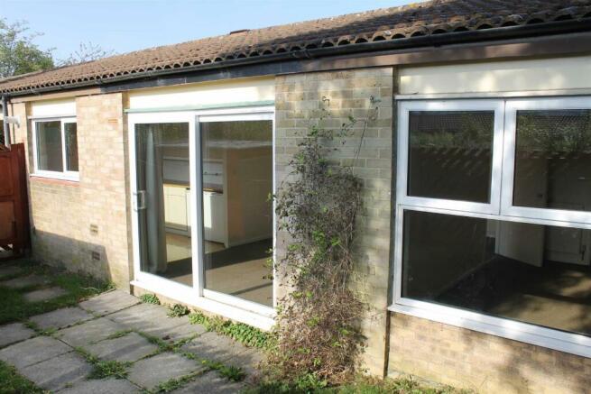 Aldermead, Stacey Bushes, Milton... 1 bed bungalow - £900 pcm (£208 pw)