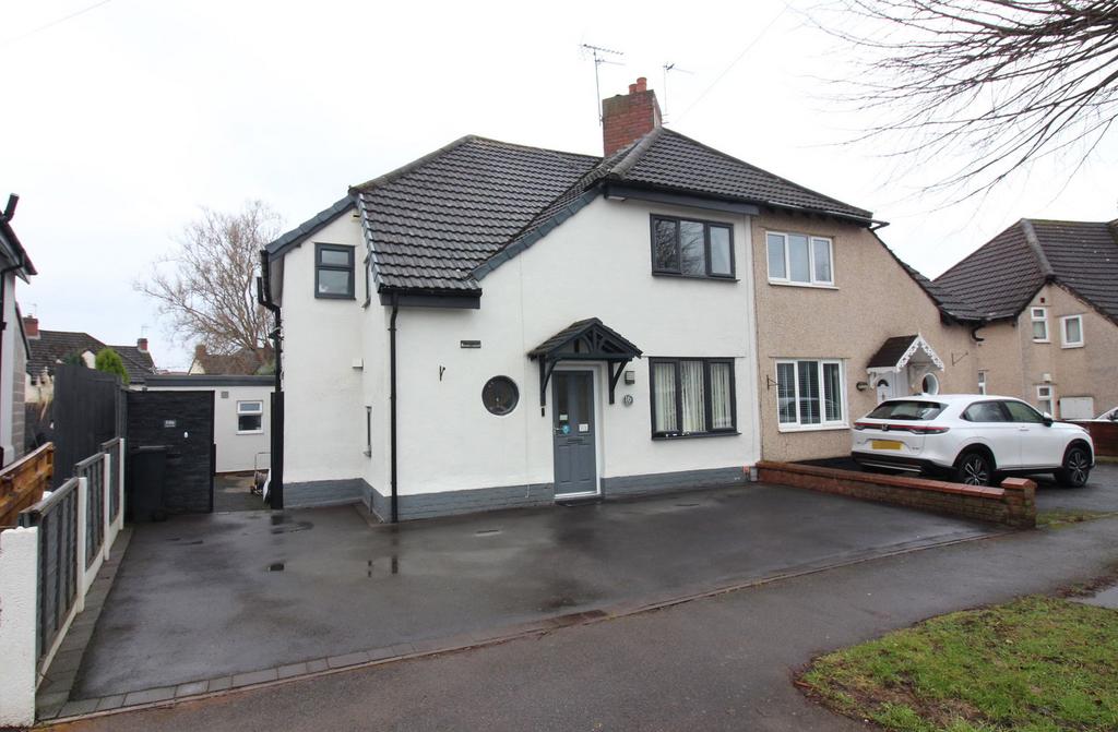 Grove Park, Kingswinford DY6 4 bed semi-detached house for sale - £350,000