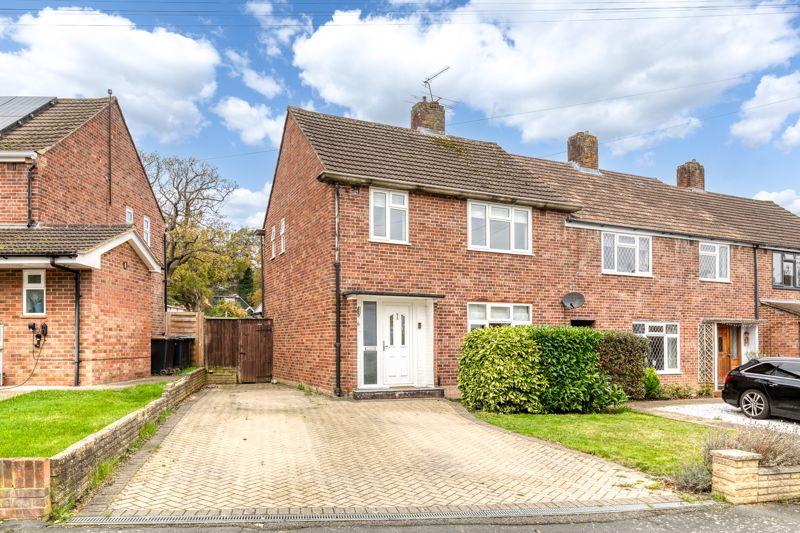 Franklands Drive, Row Town KT15 3 bed semi-detached house for sale - £ ...