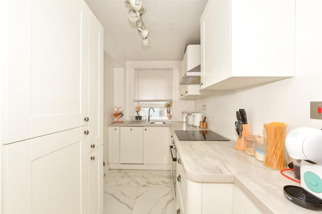 Middle Wall, Whitstable CT5 2 bed end of terrace house - £214,500