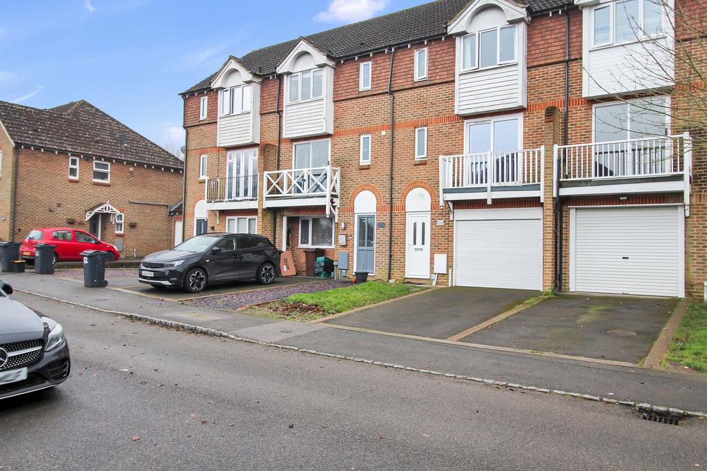 Bradbridge Green, Ashford TN23 3 bed terraced house - £300,000