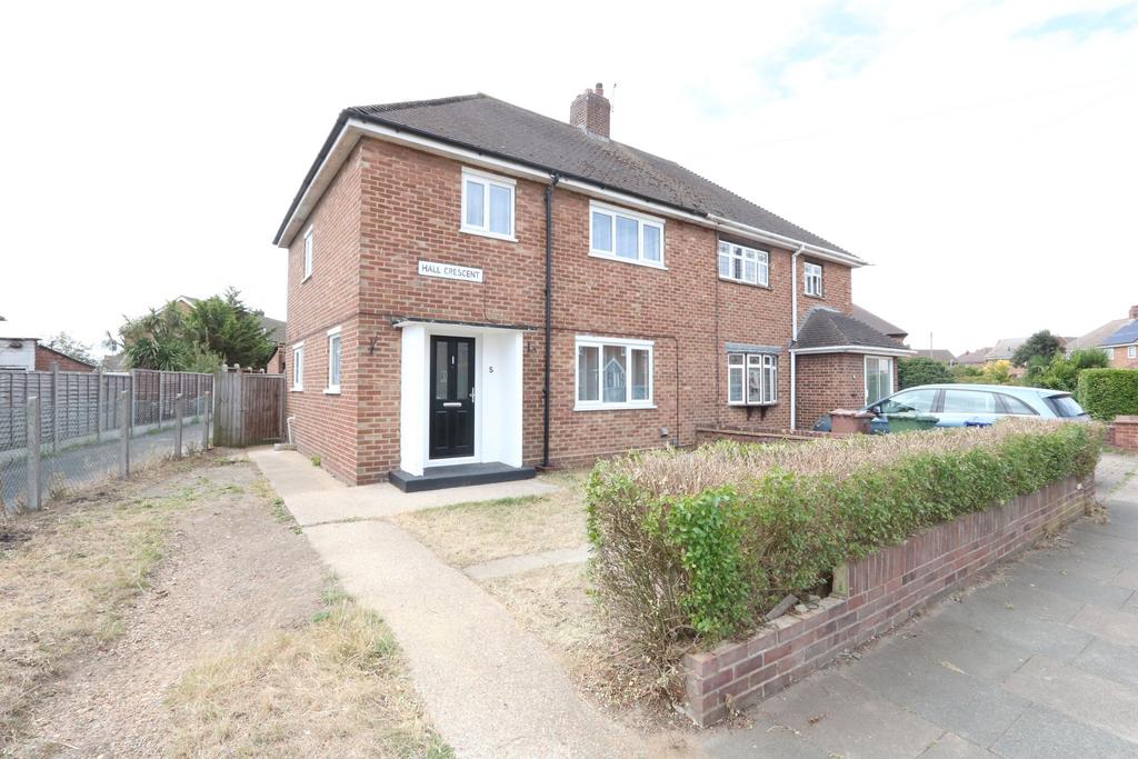 Hall Crescent, Aveley 3 bed semi-detached house - £1,500 pcm (£346 pw)