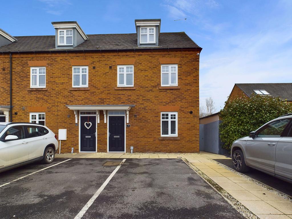 Arrowhead Close, Nantwich CW5 3 bed townhouse - £285,000