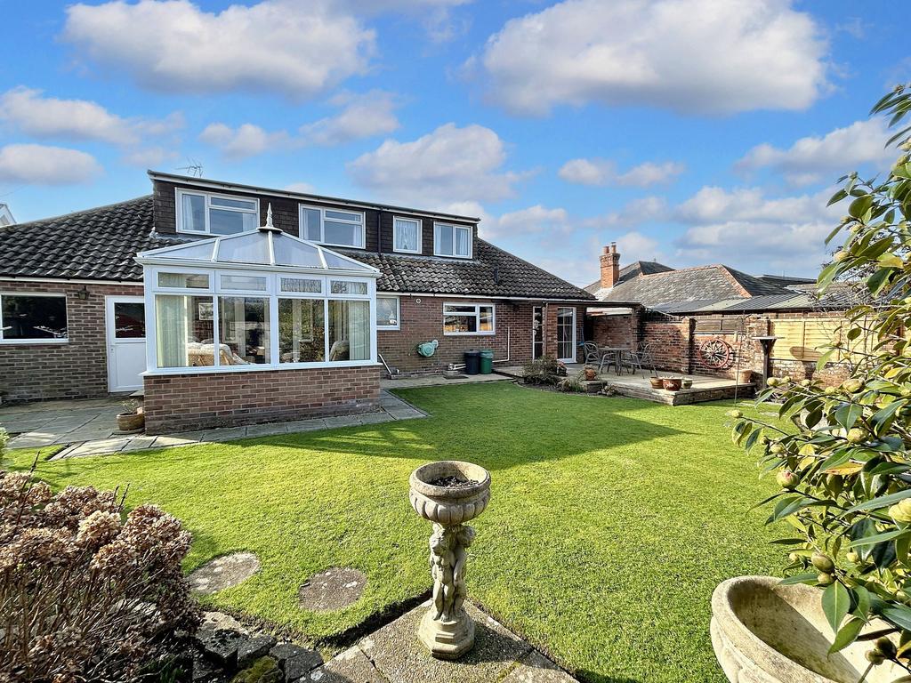Talbot Road, Dibden Purlieu, SO45 3 bed chalet for sale - £549,950