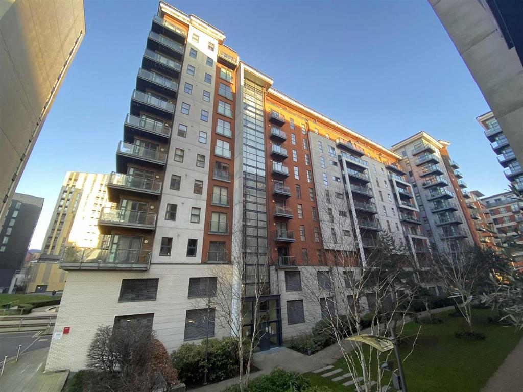 Barton Place, Hornbeam Way, Green... 2 bed apartment - £1,250 pcm (£288 pw)