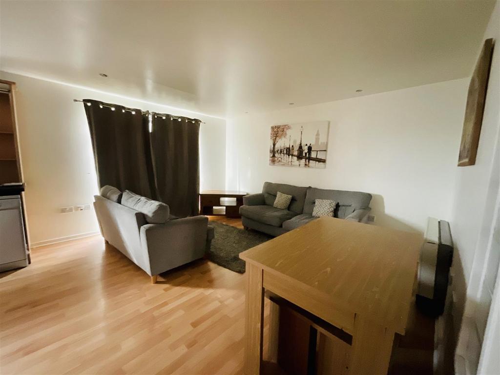 Cwrt Afon Lliedi, Pentre Doc Y... 2 bed flat - £750 pcm (£173 pw)