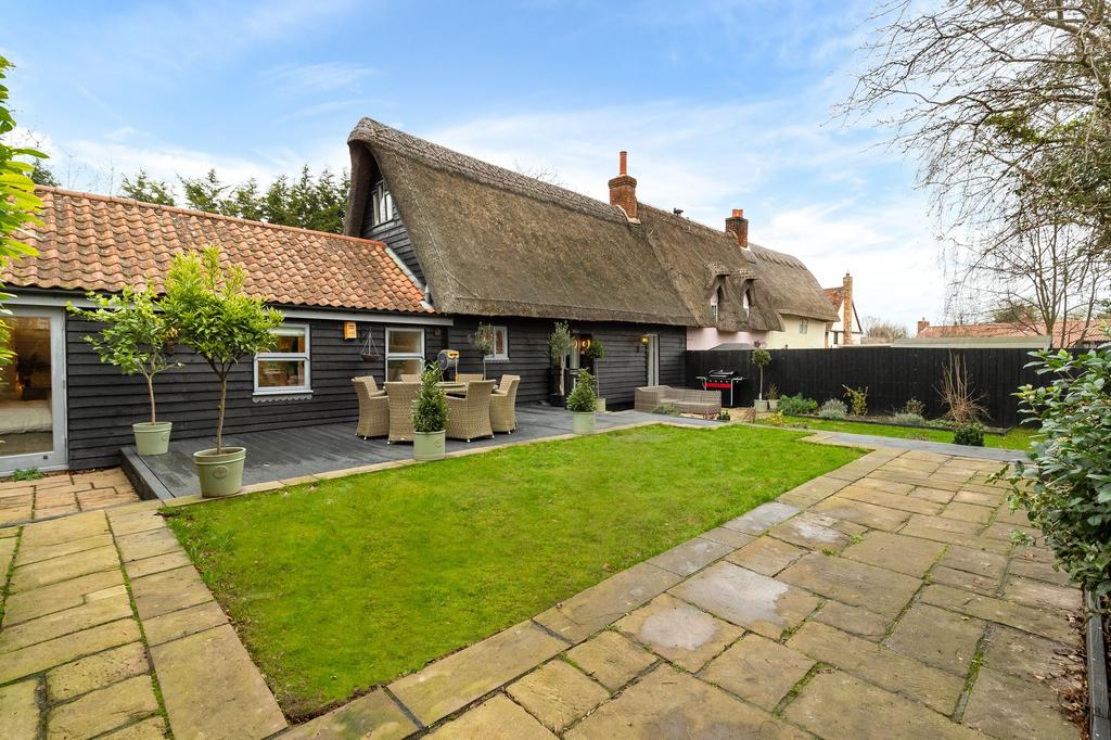 Nightingale Close, Royston SG8 2 bed barn conversion - £550,000