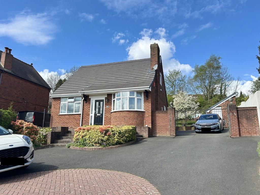 Birch Coppice, Brierley Hill DY5 4 bed detached bungalow - £375,000