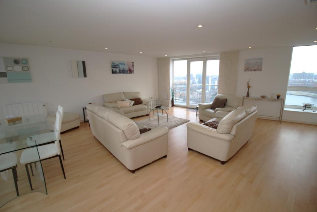 Sovereign Point, 31 The Quays... 2 bed apartment for sale - £395,000