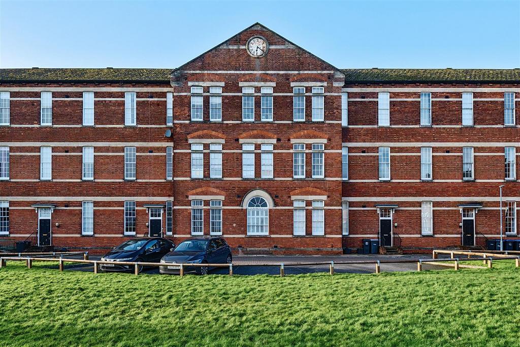 Hillier Road, Devizes, SN10 2 bed flat for sale - £136,950