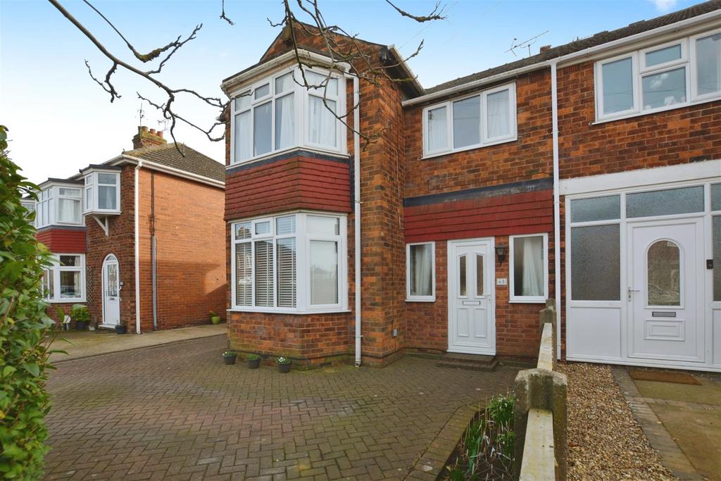 Peveril Avenue, Scunthorpe 4 bed semi-detached house - £214,000