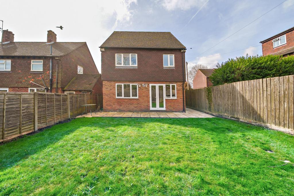 Maytree Close, Guildford, GU1 3 bed detached house - £565,000