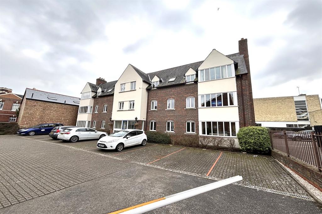 St. Lawrence Court, Braintree, CM7 2 bed apartment - £199,995