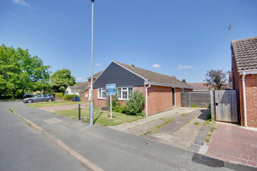 Erica Road, St. Ives, Cambs, PE27 3 bed detached bungalow - £325,000