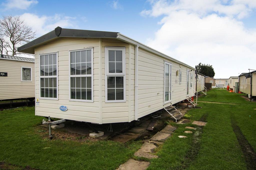 Sheerness Holiday Park, Halfway Road... 2 bed bungalow to rent - £700 ...