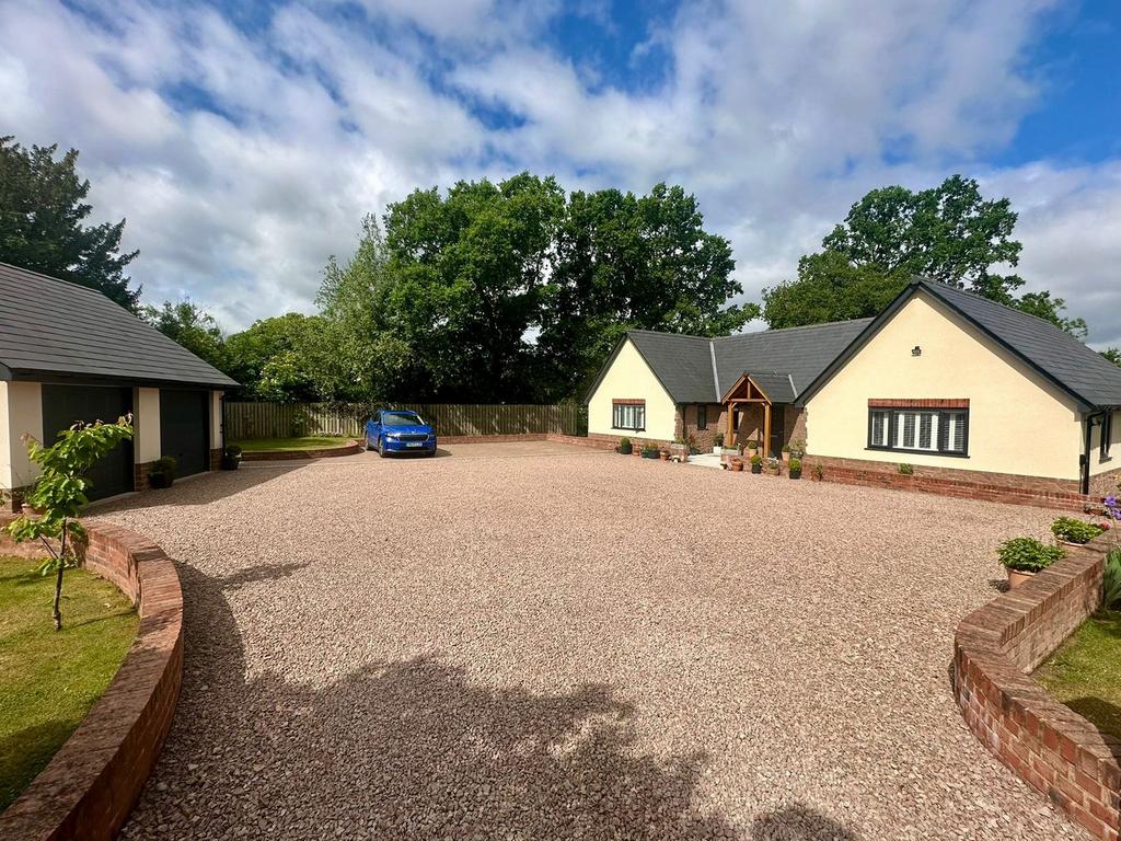 Garway Common, Garway, Hereford, HR2 3 bed bungalow for sale - £765,000