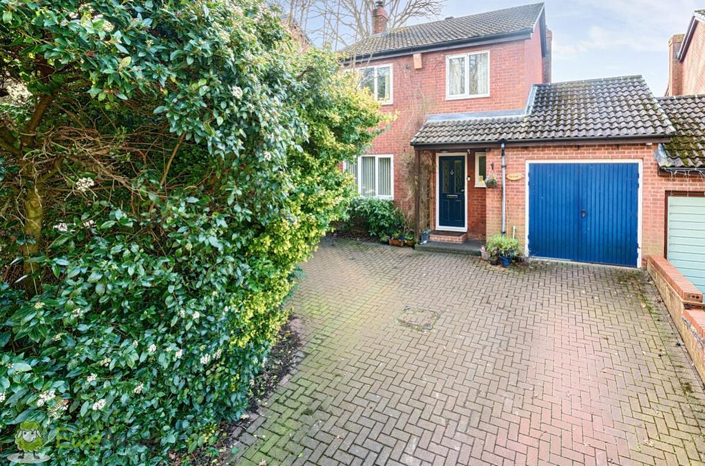Hawksworth Road, Reading RG7 4 bed detached house for sale - £450,000