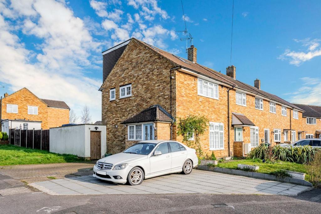 Preston Lane, Tadworth KT20 3 bed end of terrace house - £500,000