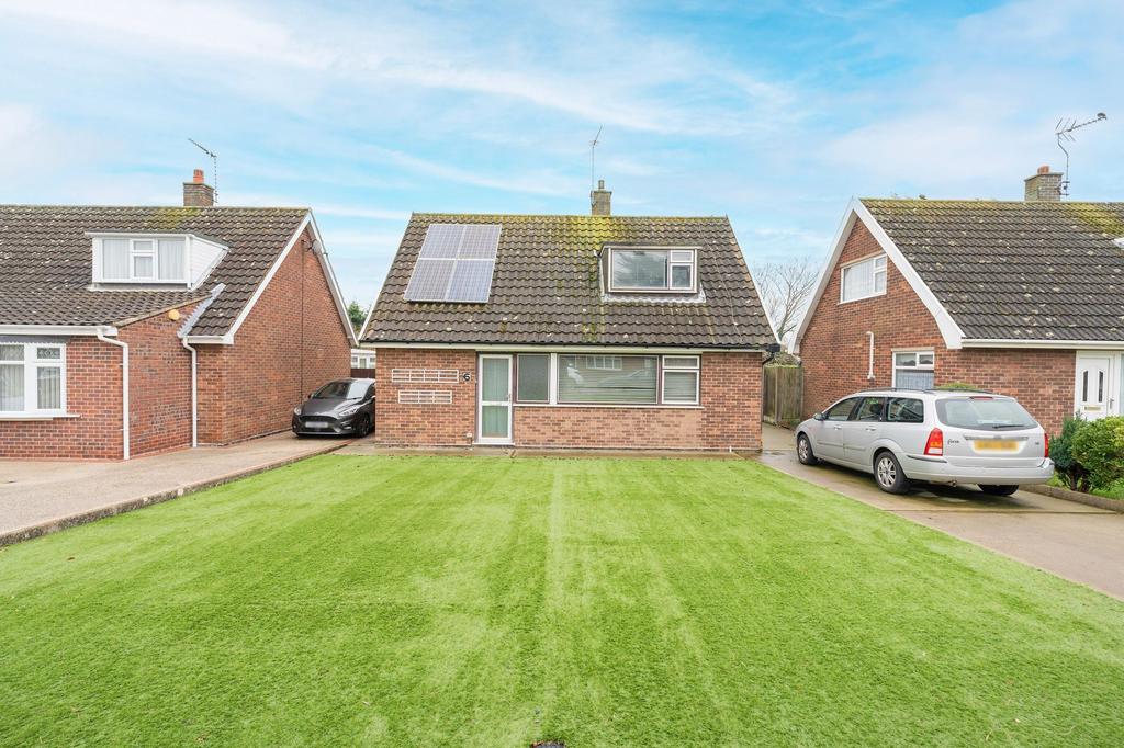 Landspring Lane, Lowestoft 3 bed chalet - £170,000