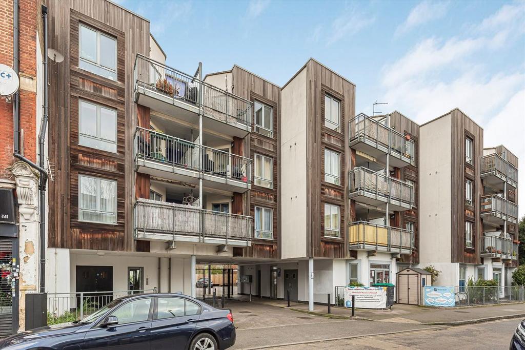 Cherington Road, London W7 2 bed flat - £375,000