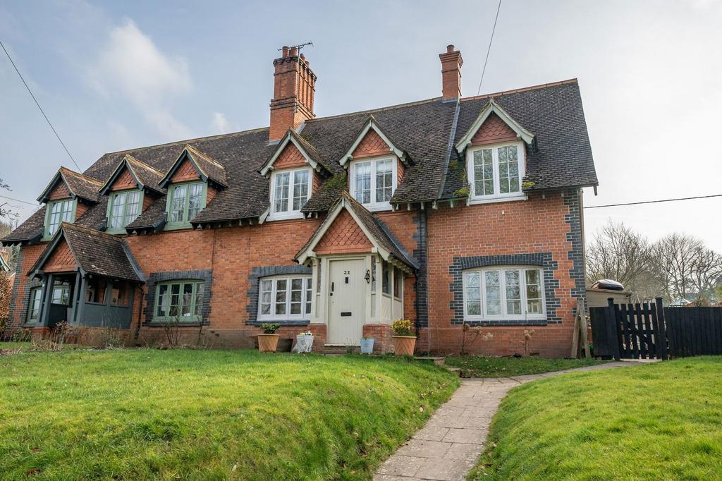 Laverstoke Lane, Laverstoke... 5 bed semi-detached house - £775,000