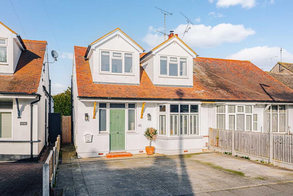 Carlton Avenue, Westcliff-on-sea, SS0 3 bed semi-detached house - £475,000