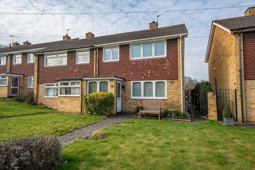 Woodlands, Overton, Basingstoke, RG25... 3 bed semi-detached house - £ ...
