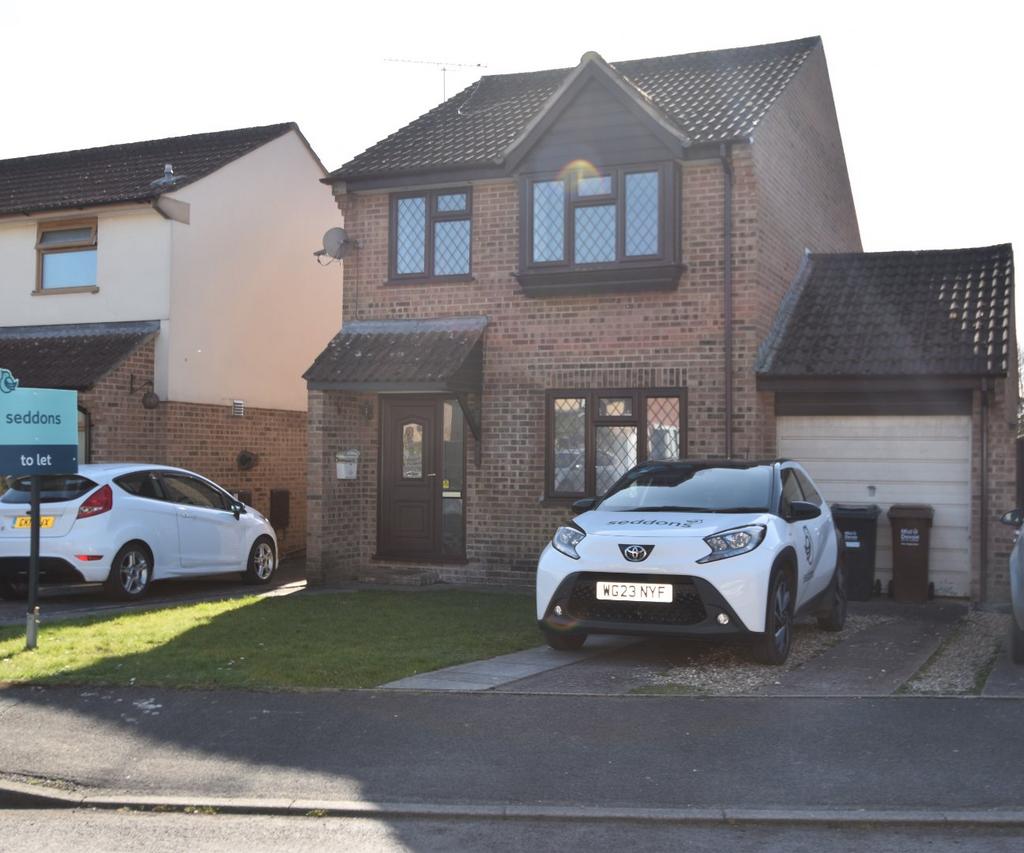 Chestnut Drive, Willand, Cullompton... 3 bed detached house - £1,150 ...