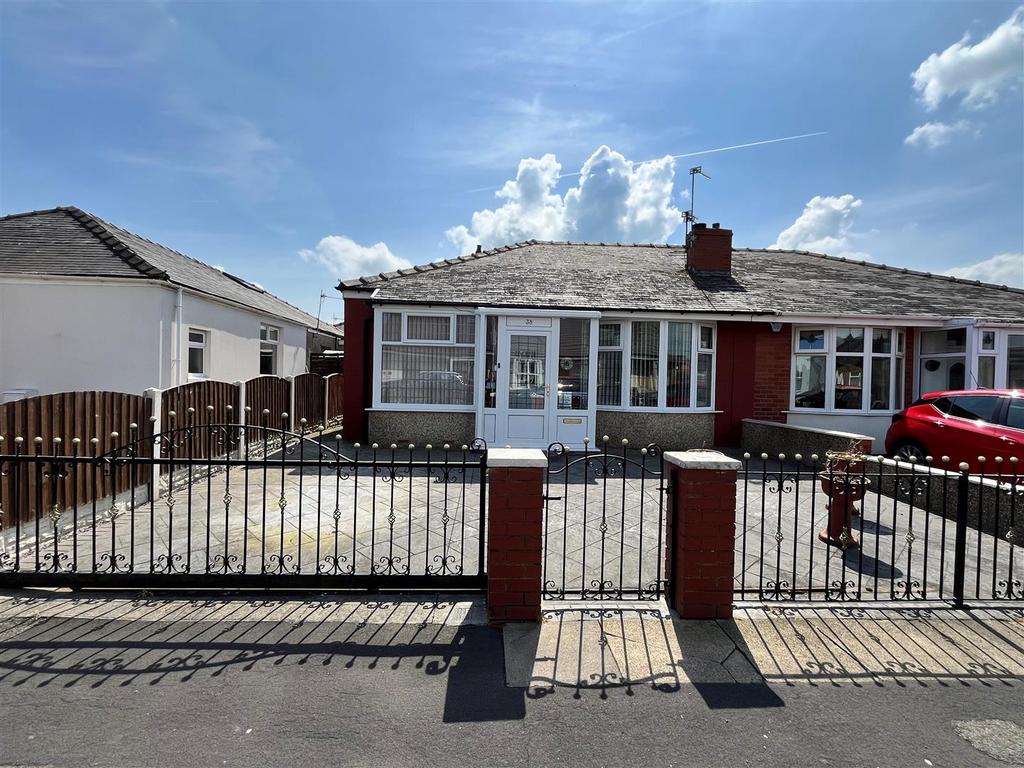 Moss Hall Road, Accrington 2 bed semi-detached bungalow - £195,000