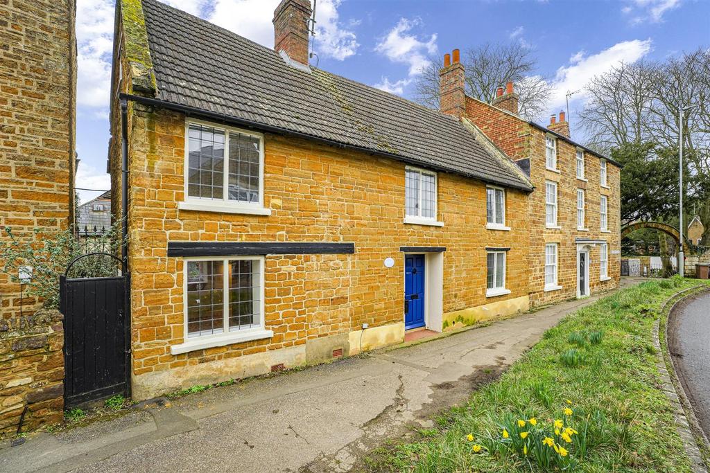 Northampton Road, Brixworth 5 bed semi-detached house for sale - £650,000