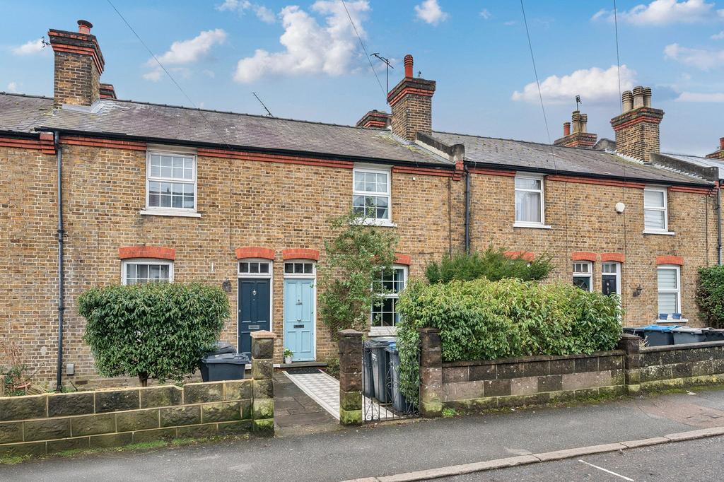Chipstead Valley Road, Coulsdon CR5 3 bed terraced house for sale - £ ...