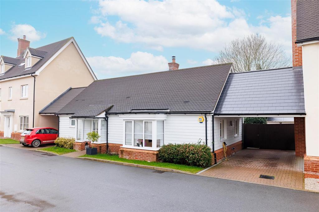 Owers Place, High Roding, Dunmow, Essex 2 bed detached bungalow for ...