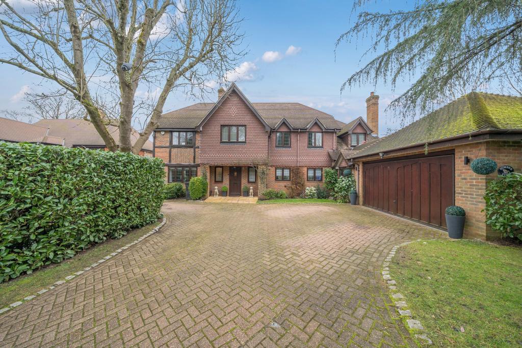 Hibberts Way, Gerrards Cross... 5 bed detached house - £1,995,000