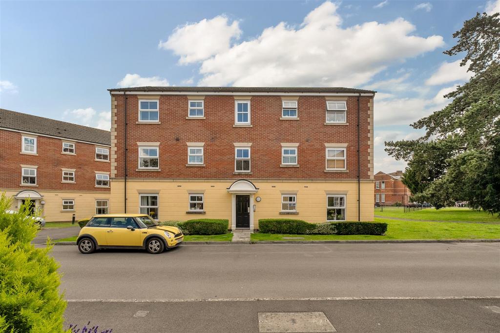Devizes 2 bed flat - £875 pcm (£202 pw)