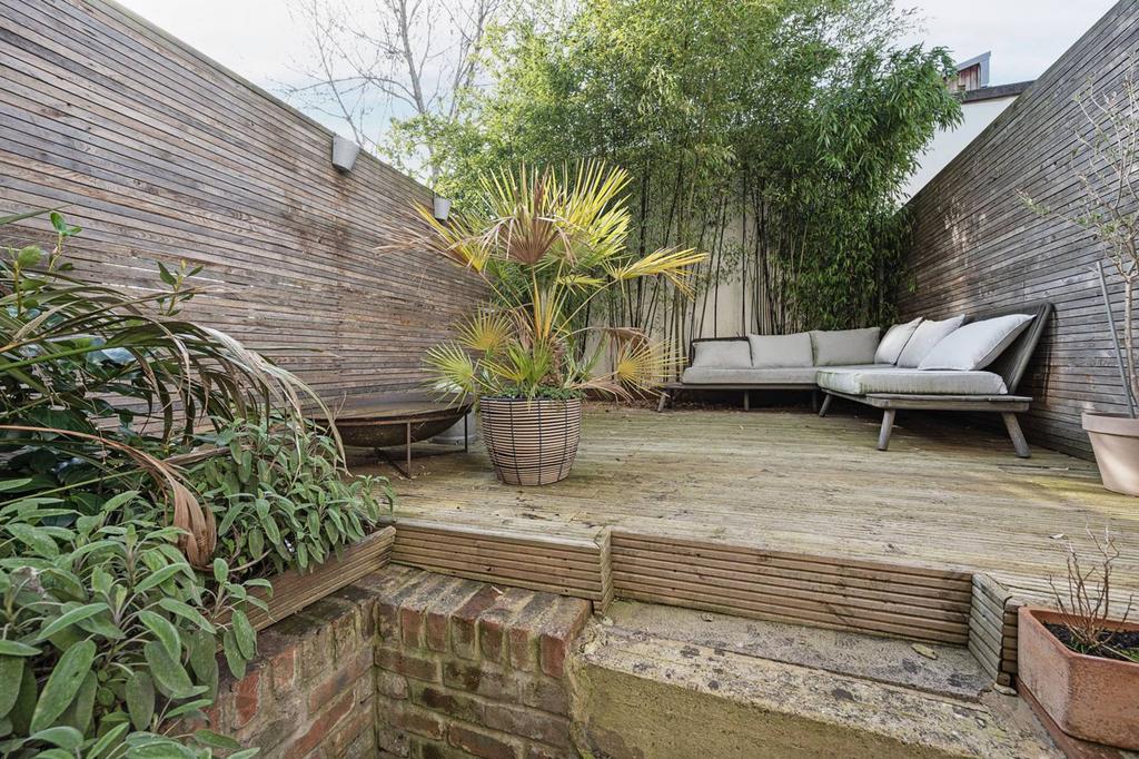 Clapton Square, Hackney, London, E5 3 bed flat - £850,000