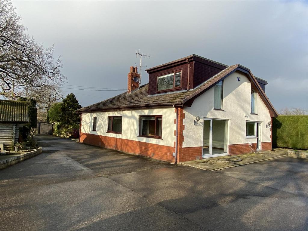 Longsight Road, Clayton Le Dale 4 bed detached bungalow to rent - £ ...
