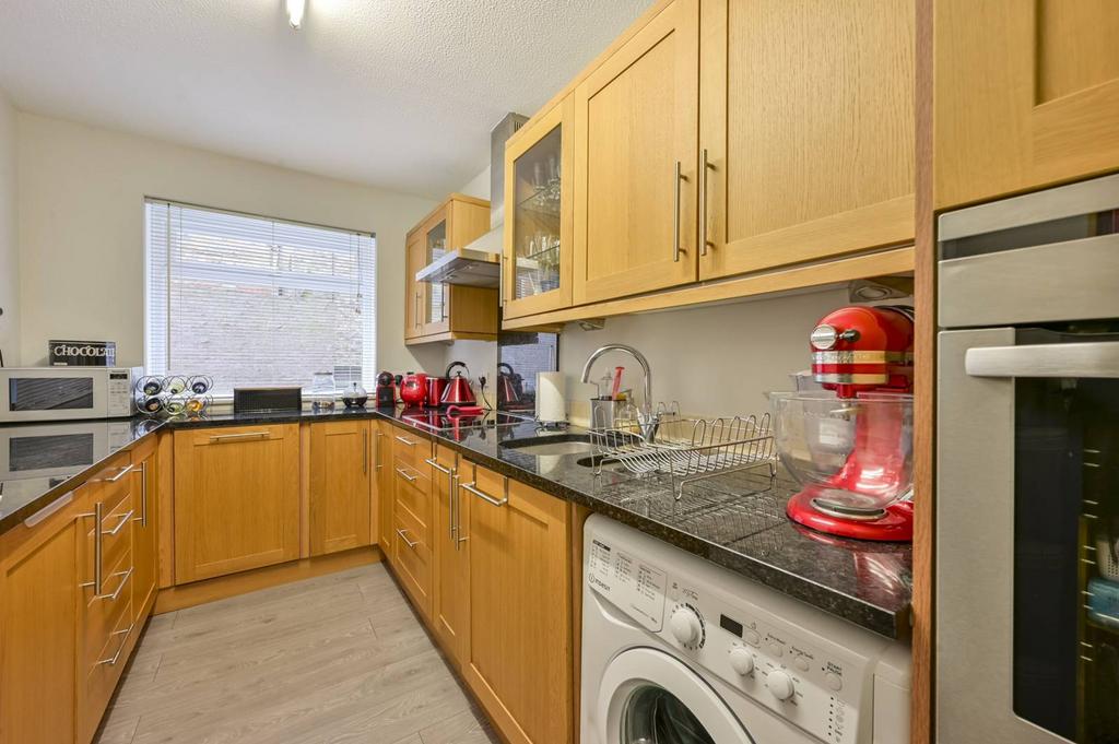 Selbridge Court, Wimbledon, London, SW19 2 bed flat - £2,200 pcm (£508 pw)