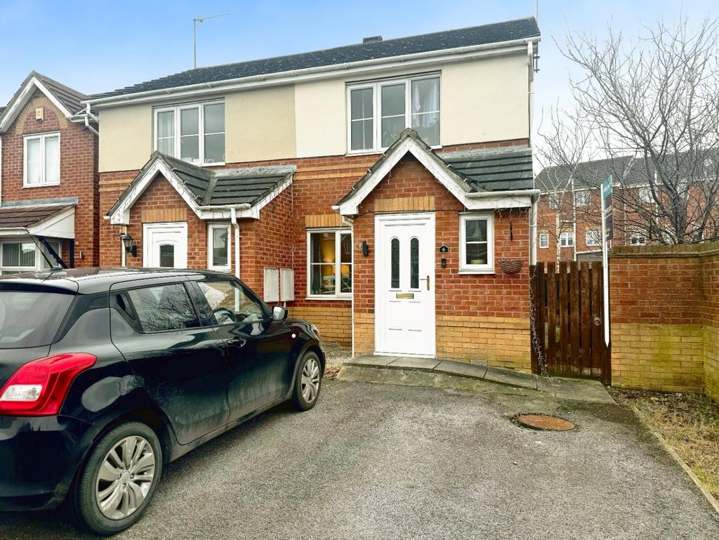 Templewaters, Kingswood, Hull, HU7 3JN 2 bed semi-detached house - £145,000