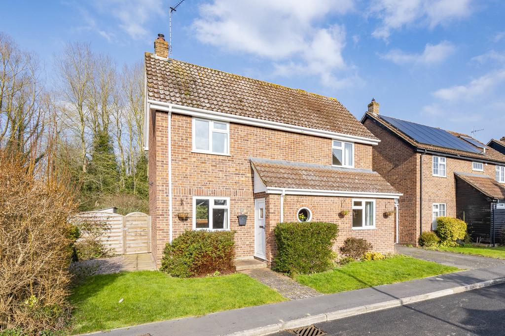Old Court, Sudbury CO10 4 bed link detached house - £1,500 pcm (£346 pw)