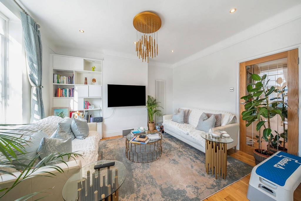 Clarendon Court, Temple Fortune... 3 bed flat for sale - £600,000