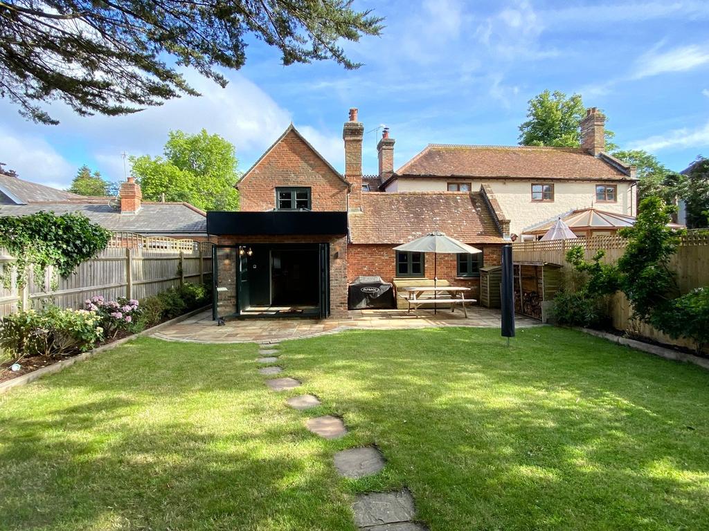 Hampshire, Lyndhurst, SO43 4 bed character property for sale - £695,000
