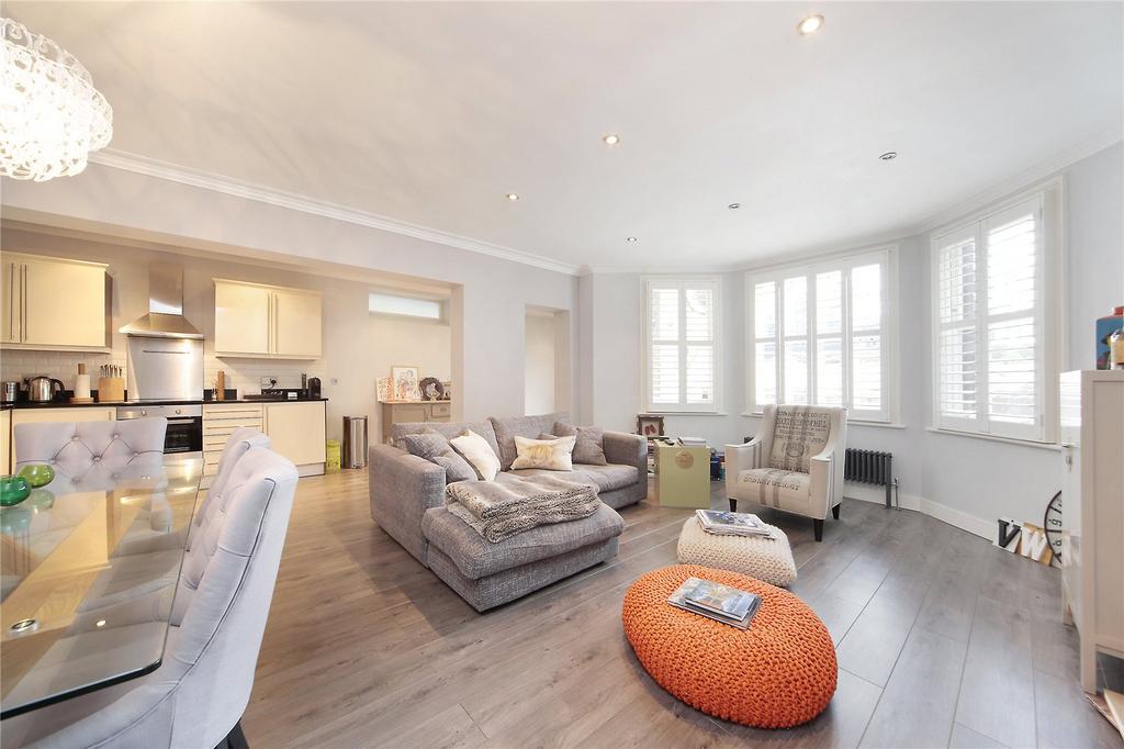 Clapham Common North Side, Clapham... 2 bed flat to rent - £2,800 pcm ...