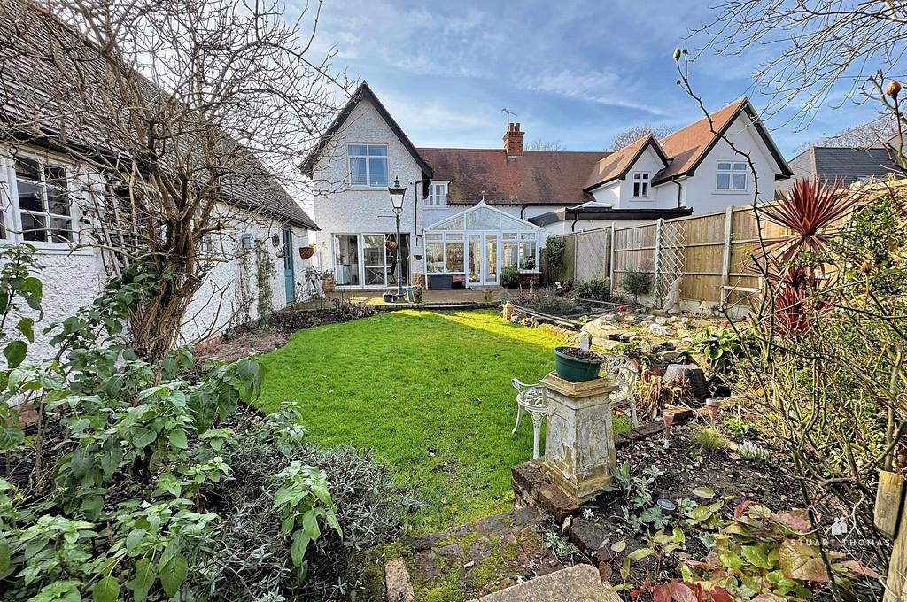 The Common, Thunderlsey 3 bed semi-detached house - £595,000