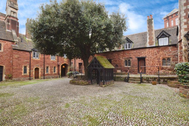 Magdalen Street, St Leonards, Exeter 2 bed house - £275,000