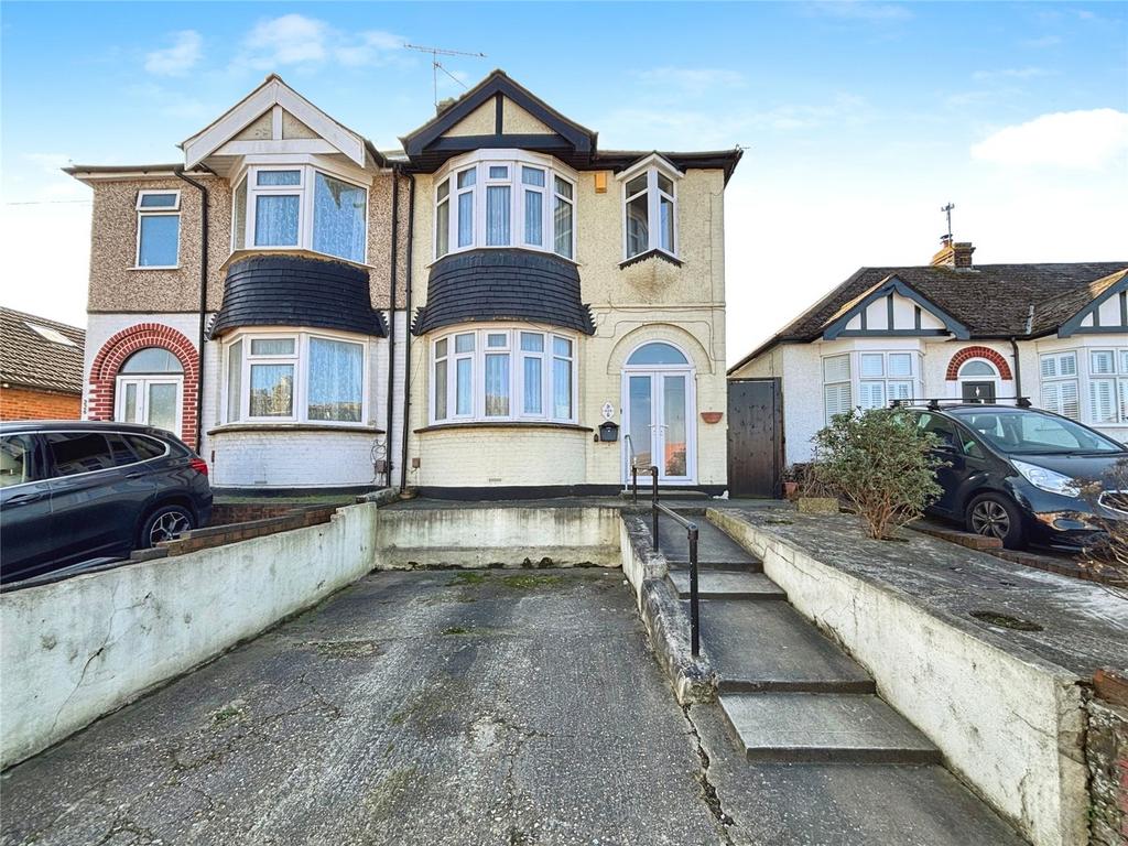 High Street, Rainham ME8 3 bed semi-detached house for sale - £400,000