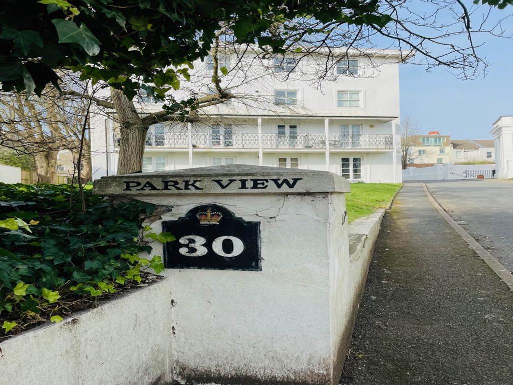 Park View, Brighton BN2 2 bed flat - £1,660 pcm (£383 pw)