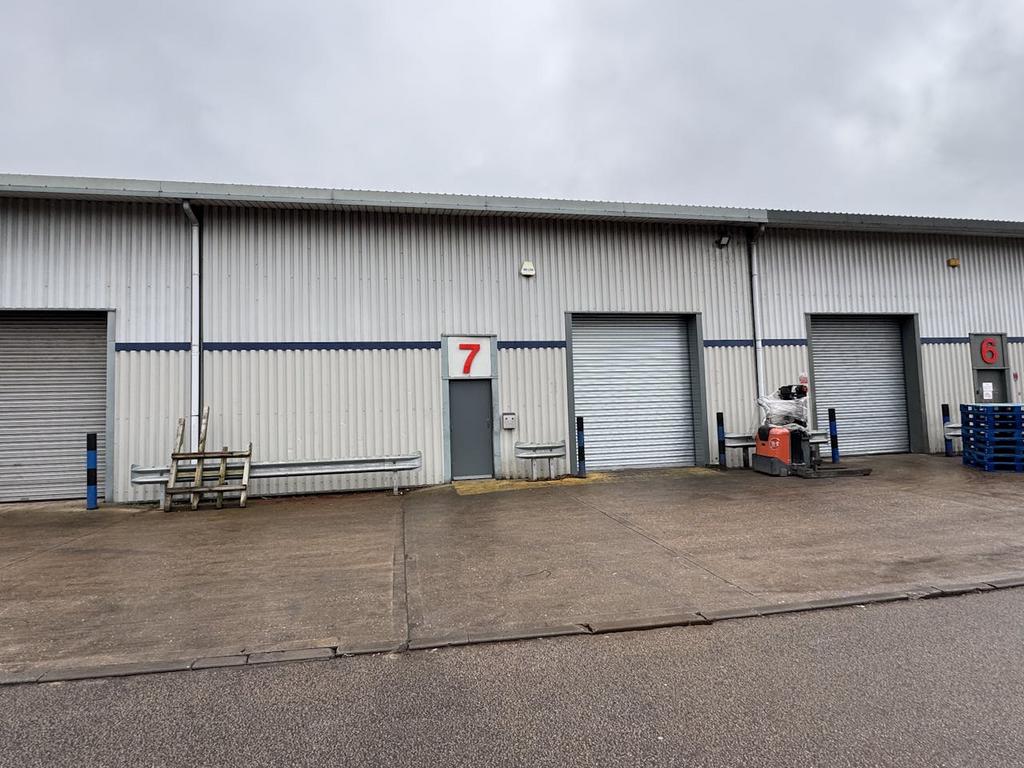 Unit 7 Mainstream Way, Saltley... Industrial unit - £2,183 pcm (£504 pw)