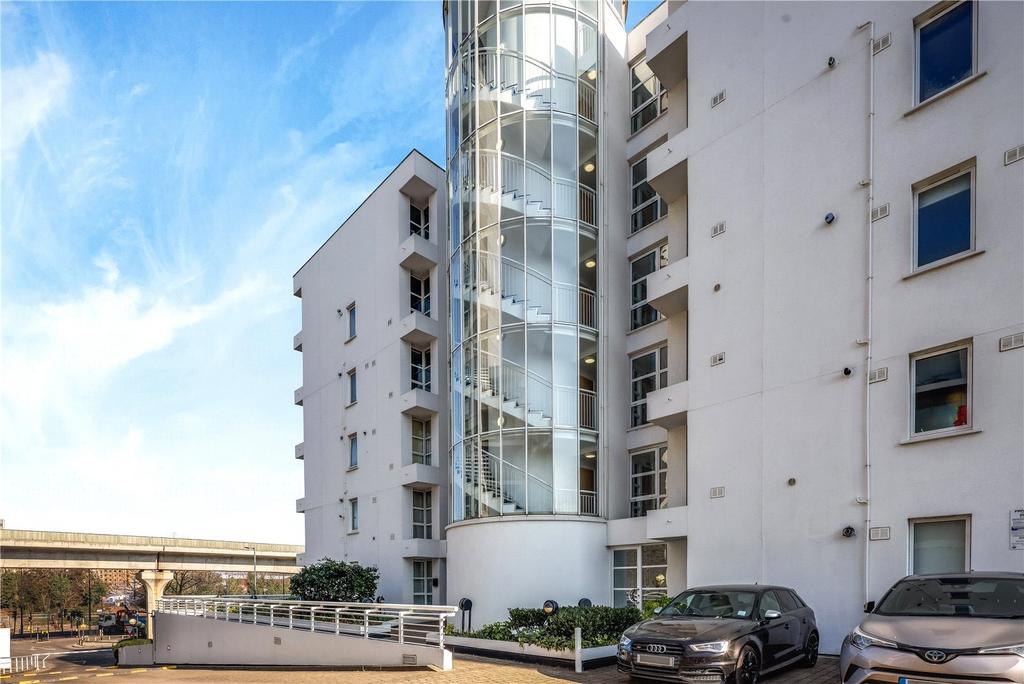 Barrier Point Road, Beckton, London, E16 1 bed flat - £1,700 pcm (£392 pw)