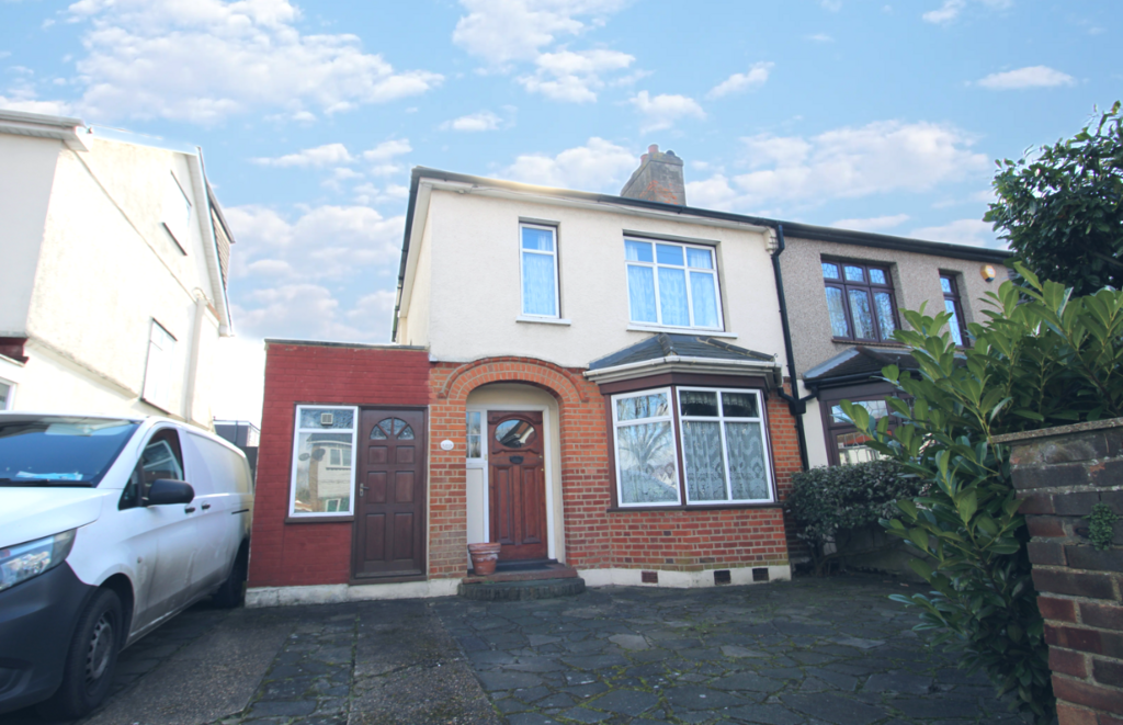 St. Marys Lane, Upminster RM14 3 bed semi-detached house for sale - £ ...